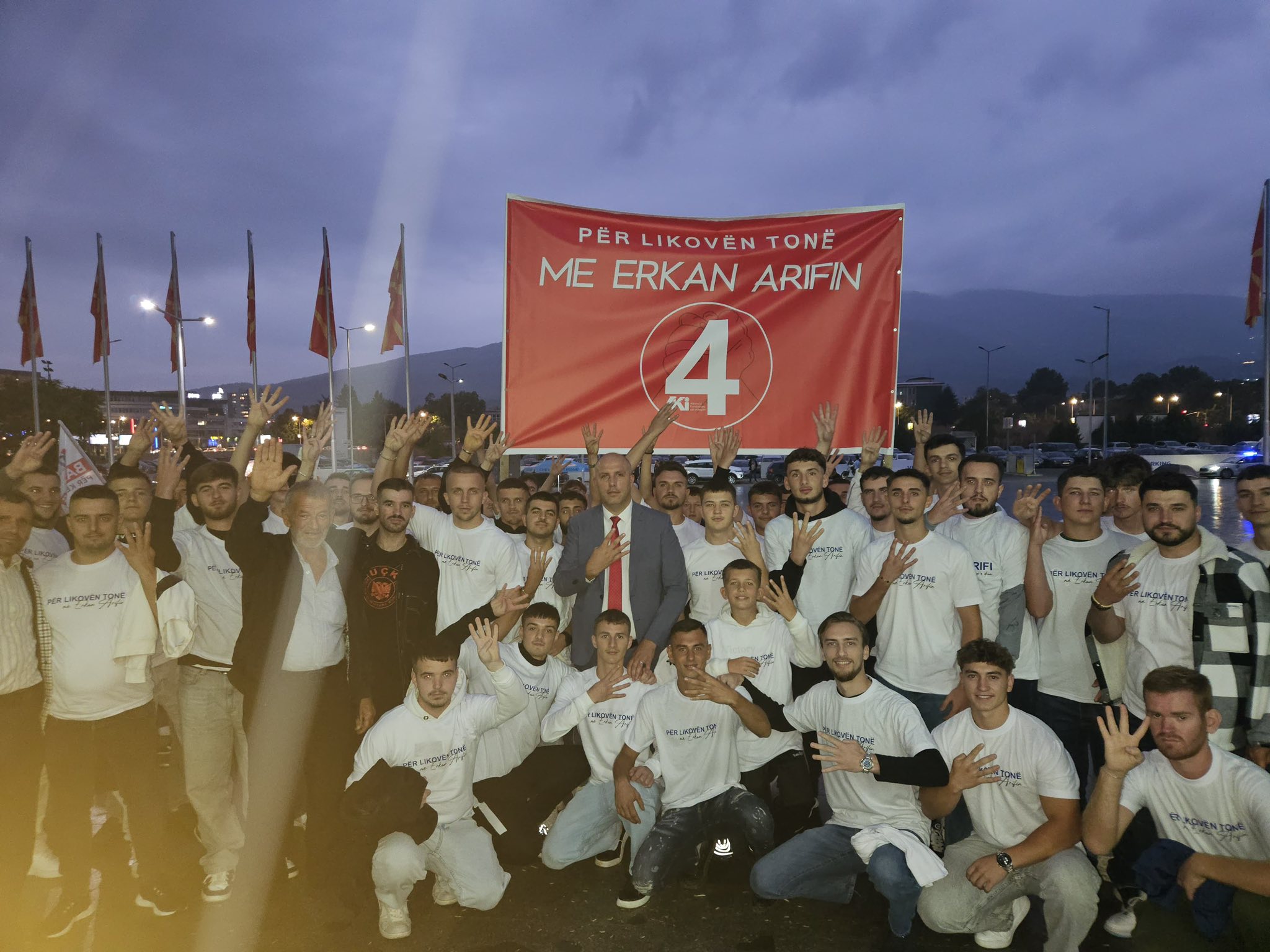 Erkan Arifi hapi shtabet e AKI-së në Vaksincë, Opajë e Llojan - Portali X